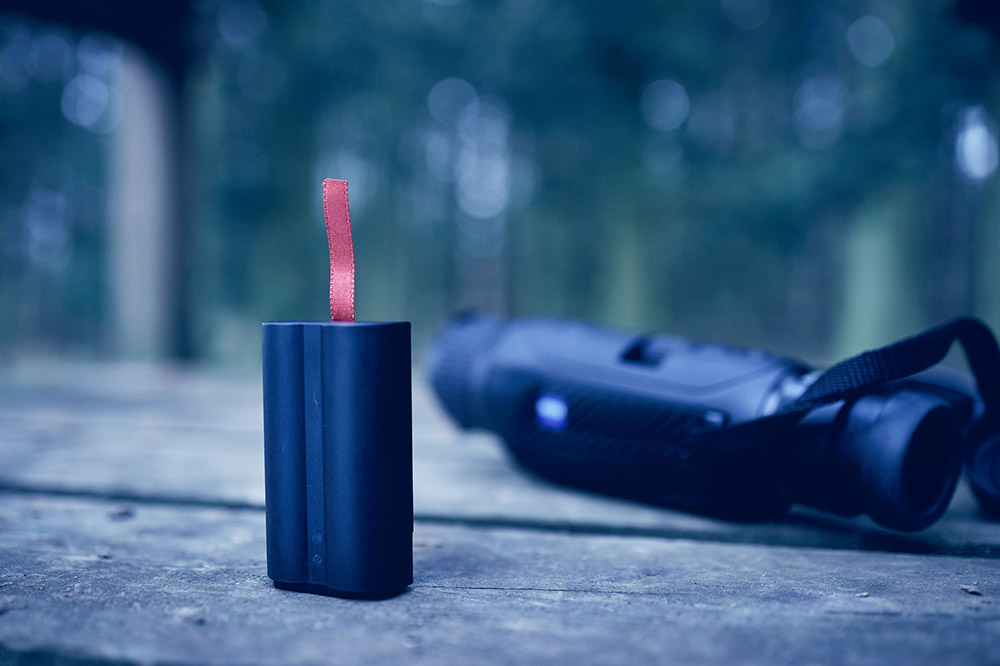 What type of power adapters should be used to charge the DTI 6/20 and ...