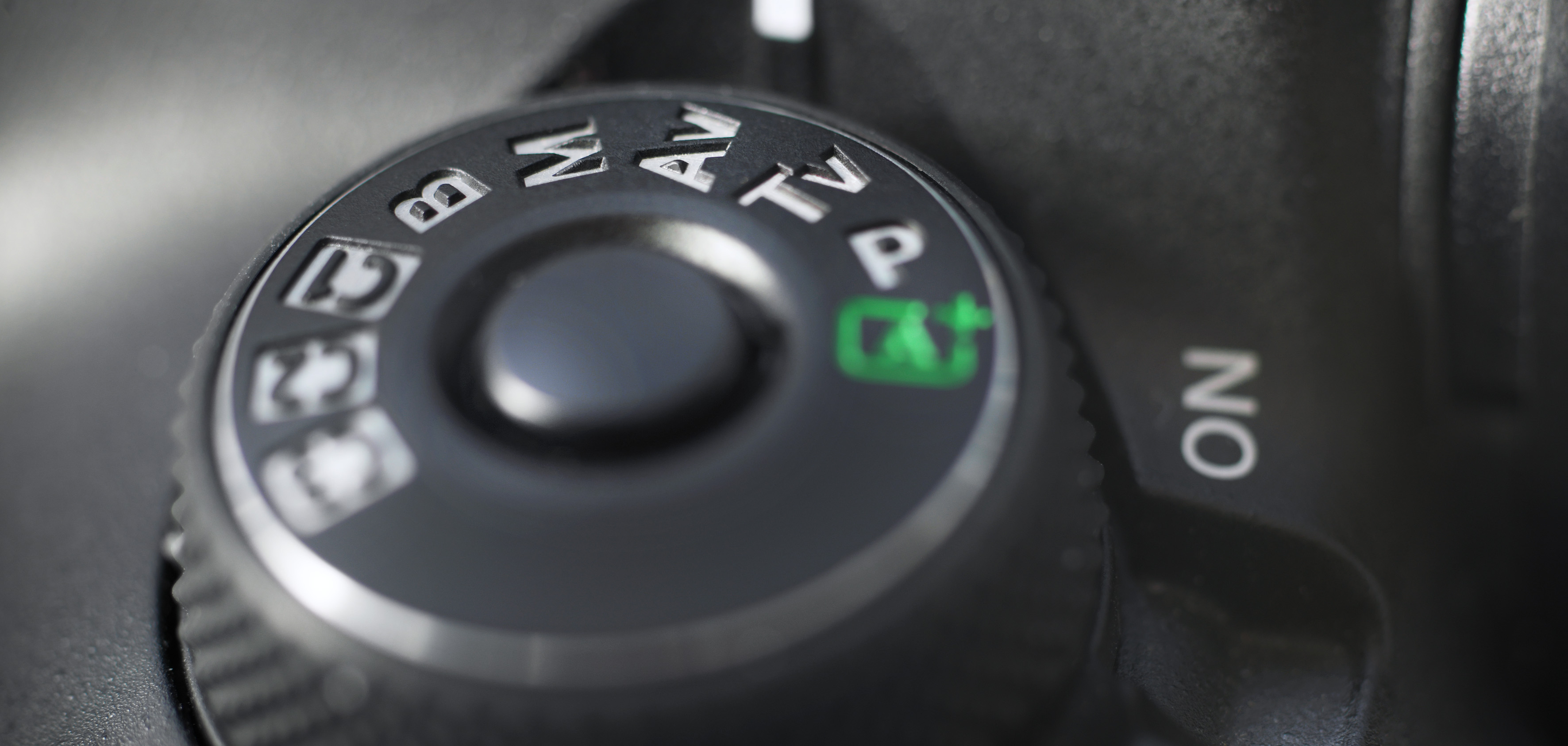 Which camera operating modes do lenses with a ZE and ZF.2 mount support?
