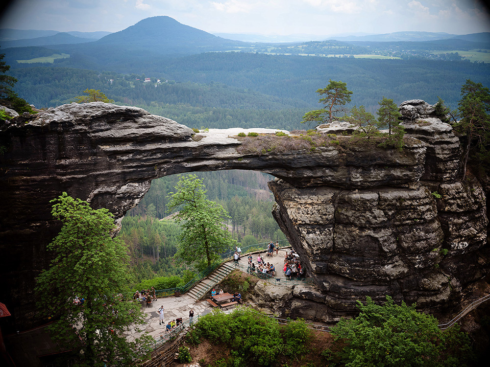 Are ZEISS Otus lenses medium format lenses that only use the sweet spot ...