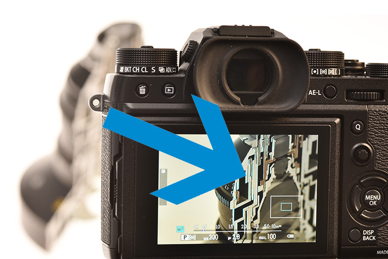 Can ZEISS Touit lenses also be focused manually?